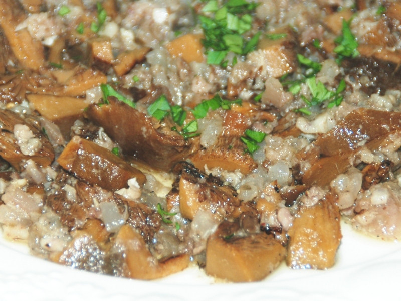 Carnes, caracoles y aves. BUTIFARRA DE "PEROL" CON NISCALOS ...